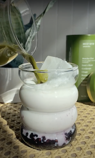 Iced Strawberry Matcha – MUD\WTR